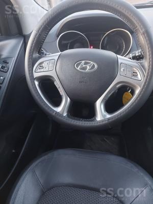 Black Hyundai ix35 2012 in Daugavpils, with an engine capacity of 2.00 L and mileage of 133 thousand km for 6450 €, photo 15 on AUTOMOTO.COM.LV