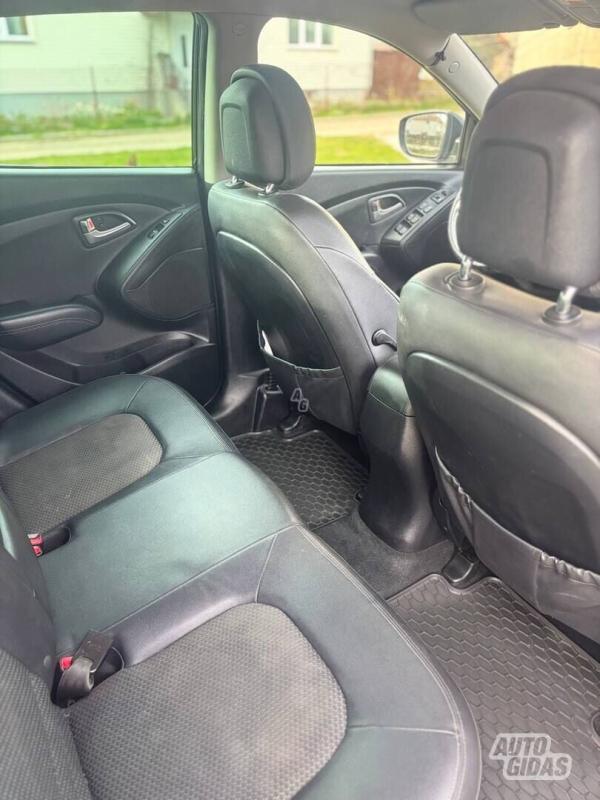 Melns Hyundai ix35 2012 Viļņa, ar dzinēja tilpumu 1.70 L un nobraukumu 301 tūkst. km par 5000 €, foto 8 vietnē AUTOMOTO.COM.LV