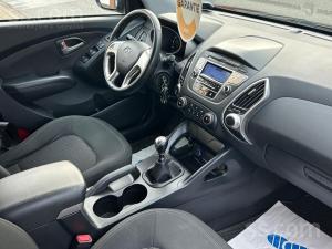 Black Hyundai ix35 2012 in Ogre, with an engine capacity of 2.00 L and mileage of 151 thousand km for 6995 €, photo 9 on AUTOMOTO.COM.LV
