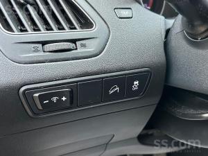 Black Hyundai ix35 2012 in Ogre, with an engine capacity of 2.00 L and mileage of 151 thousand km for 6995 €, photo 12 on AUTOMOTO.COM.LV
