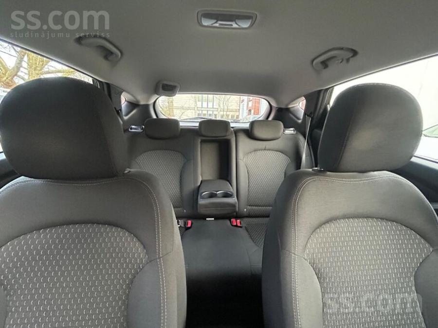 Black Hyundai ix35 2012 in Ogre, with an engine capacity of 2.00 L and mileage of 151 thousand km for 6995 €, photo 16 on AUTOMOTO.COM.LV