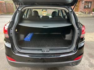 Black Hyundai ix35 2012 in Ogre, with an engine capacity of 2.00 L and mileage of 151 thousand km for 6995 €, photo 17 on AUTOMOTO.COM.LV