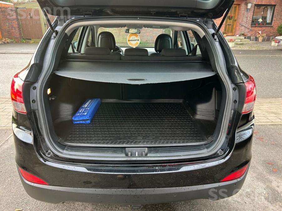 Black Hyundai ix35 2012 in Ogre, with an engine capacity of 2.00 L and mileage of 151 thousand km for 6995 €, photo 17 on AUTOMOTO.COM.LV