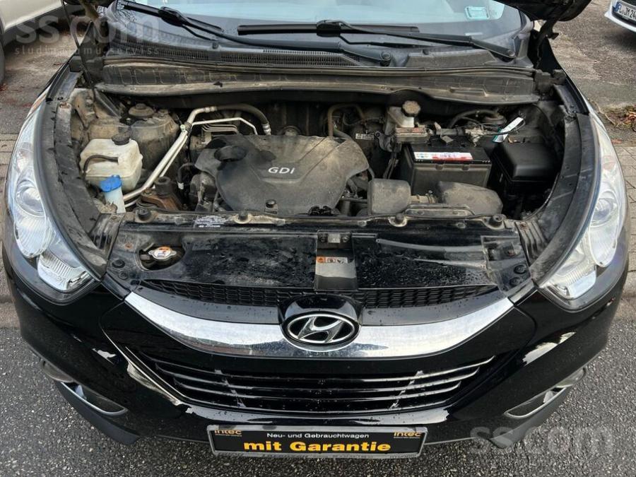 Black Hyundai ix35 2012 in Ogre, with an engine capacity of 2.00 L and mileage of 151 thousand km for 6995 €, photo 18 on AUTOMOTO.COM.LV