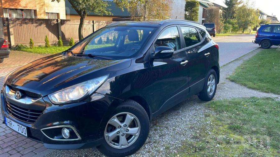 Melns Hyundai ix35 2012 Rīga, ar dzinēja tilpumu 2.00 L un nobraukumu 166 tūkst. km par 5955 €, foto 1 vietnē AUTOMOTO.COM.LV