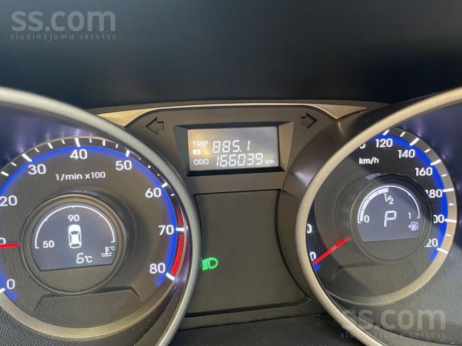 Melns Hyundai ix35 2012 Rīga, ar dzinēja tilpumu 2.00 L un nobraukumu 166 tūkst. km par 5955 €, foto 3 vietnē AUTOMOTO.COM.LV