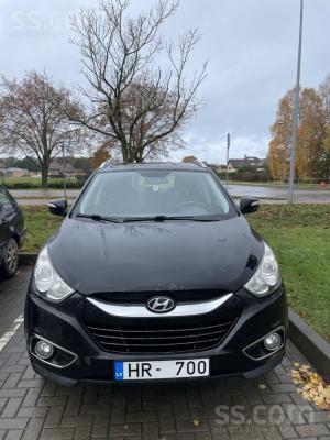 Melns Hyundai ix35 2012 Rīga, ar dzinēja tilpumu 2.00 L un nobraukumu 166 tūkst. km par 5955 €, foto 4 vietnē AUTOMOTO.COM.LV