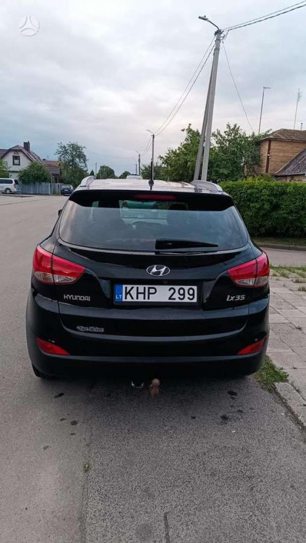 Black Hyundai ix35 2012 in Panevezys, with an engine capacity of 2.00 L and mileage of 228 thousand km for 5900 €, photo 6 on AUTOMOTO.COM.LV