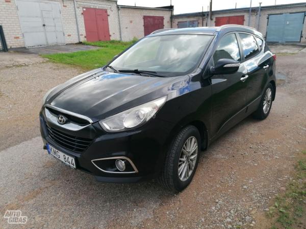 Black Hyundai ix35 2012 in Moletai, with an engine capacity of 2.00 L and mileage of 379 thousand km for 3150 €, photo 1 on AUTOMOTO.COM.LV