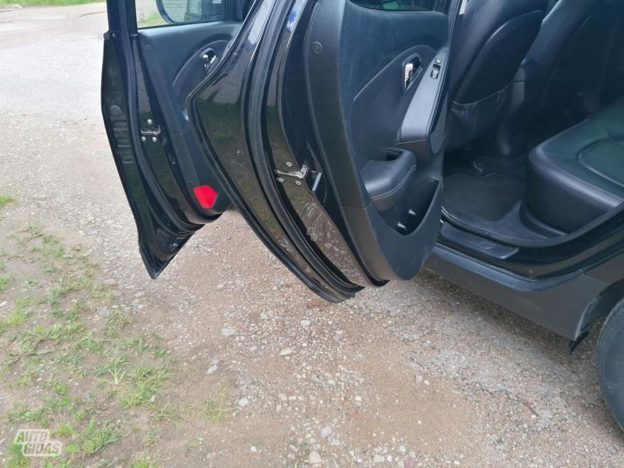 Melns Hyundai ix35 2012 Molėtai, ar dzinēja tilpumu 2.00 L un nobraukumu 379 tūkst. km par 3150 €, foto 13 vietnē AUTOMOTO.COM.LV