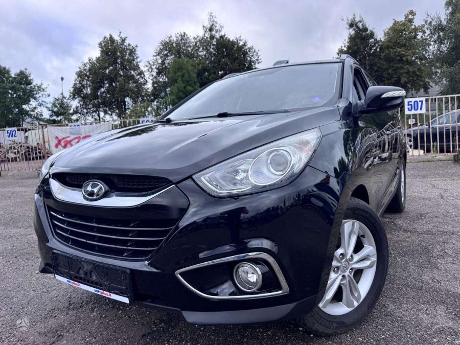 Black Hyundai ix35 2012 in Alytus, with an engine capacity of 1.59 L and mileage of 220 thousand km for 5950 €, photo 1 on AUTOMOTO.COM.LV