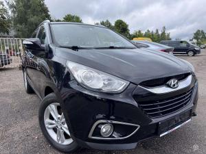 Black Hyundai ix35 2012 in Alytus, with an engine capacity of 1.59 L and mileage of 220 thousand km for 5950 €, photo 3 on AUTOMOTO.COM.LV