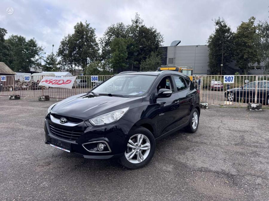 Black Hyundai ix35 2012 in Alytus, with an engine capacity of 1.59 L and mileage of 220 thousand km for 5950 €, photo 4 on AUTOMOTO.COM.LV