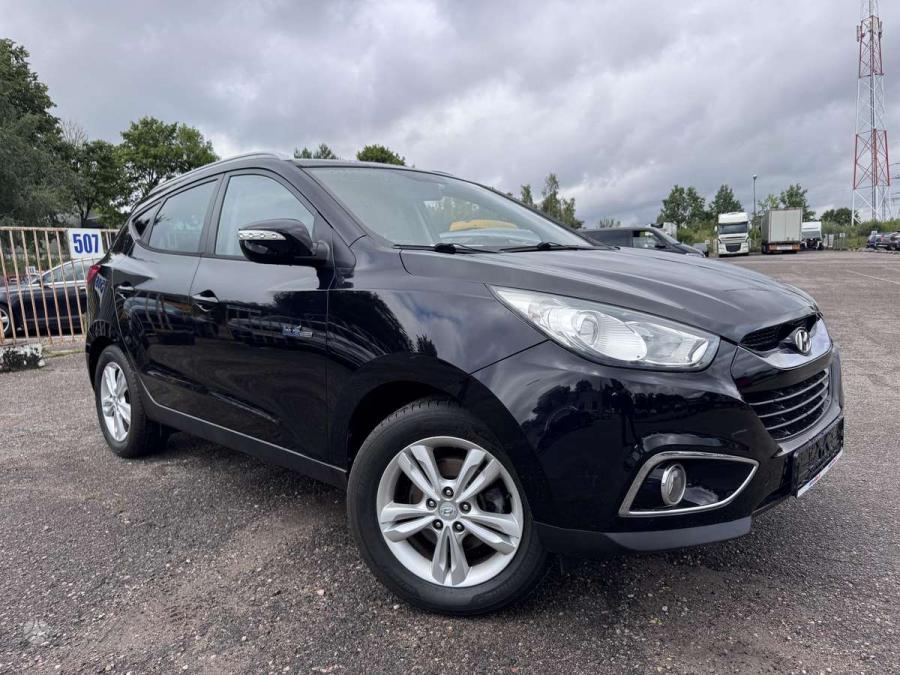 Black Hyundai ix35 2012 in Alytus, with an engine capacity of 1.59 L and mileage of 220 thousand km for 5950 €, photo 5 on AUTOMOTO.COM.LV
