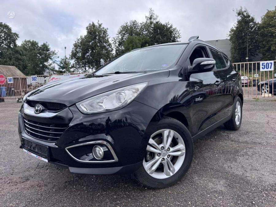 Black Hyundai ix35 2012 in Alytus, with an engine capacity of 1.59 L and mileage of 220 thousand km for 5950 €, photo 6 on AUTOMOTO.COM.LV