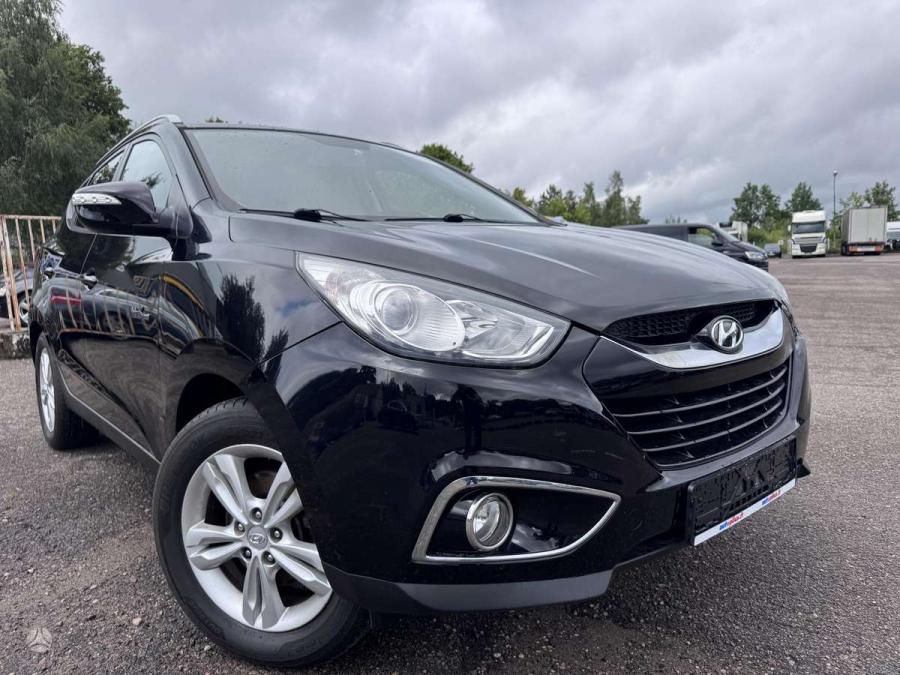 Black Hyundai ix35 2012 in Alytus, with an engine capacity of 1.59 L and mileage of 220 thousand km for 5950 €, photo 7 on AUTOMOTO.COM.LV