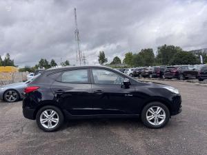 Black Hyundai ix35 2012 in Alytus, with an engine capacity of 1.59 L and mileage of 220 thousand km for 5950 €, photo 8 on AUTOMOTO.COM.LV