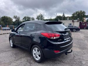Black Hyundai ix35 2012 in Alytus, with an engine capacity of 1.59 L and mileage of 220 thousand km for 5950 €, photo 13 on AUTOMOTO.COM.LV