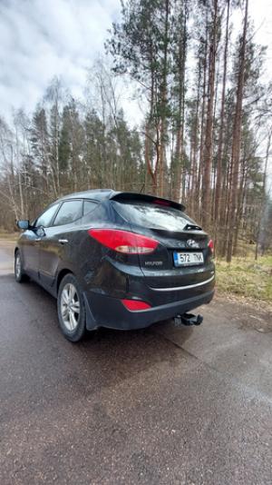 Melns Hyundai ix35 2012 Tallina, ar dzinēja tilpumu 2.20 L un nobraukumu 140 tūkst. km par 7090 €, foto 4 vietnē AUTOMOTO.COM.LV