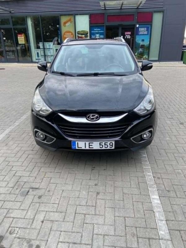 Black Hyundai ix35 2012 in Silale, with an engine capacity of 2.00 L and mileage of 305 thousand km for 6200 €, photo 1 on AUTOMOTO.COM.LV