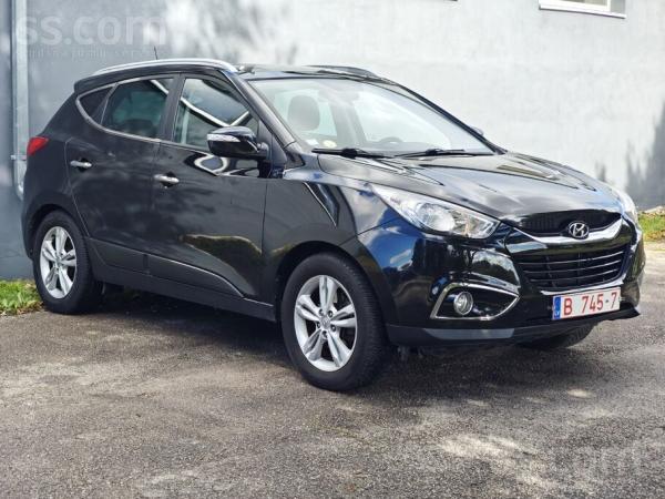 Hyundai ix35 2012 in Ogre on AUTOMOTO.COM.LV Black Hyundai ix35 2012 in Ogre, with an engine capacity of 2.00 L and mileage of 218 thousand km for 7270 β¬, photo 1 on AUTOMOTO.COM.LV