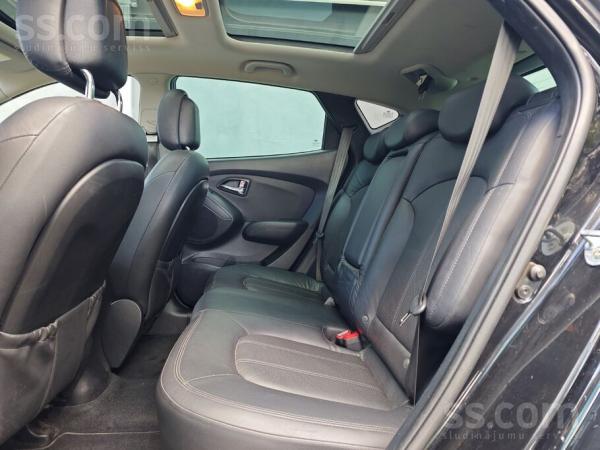 Hyundai ix35 2012 in Ogre on AUTOMOTO.COM.LV Black Hyundai ix35 2012 in Ogre, with an engine capacity of 2.00 L and mileage of 218 thousand km for 7270 β¬, photo 9 on AUTOMOTO.COM.LV