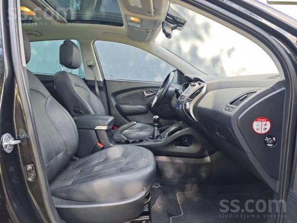 Hyundai ix35 2012 in Ogre on AUTOMOTO.COM.LV Black Hyundai ix35 2012 in Ogre, with an engine capacity of 2.00 L and mileage of 218 thousand km for 7270 β¬, photo 10 on AUTOMOTO.COM.LV