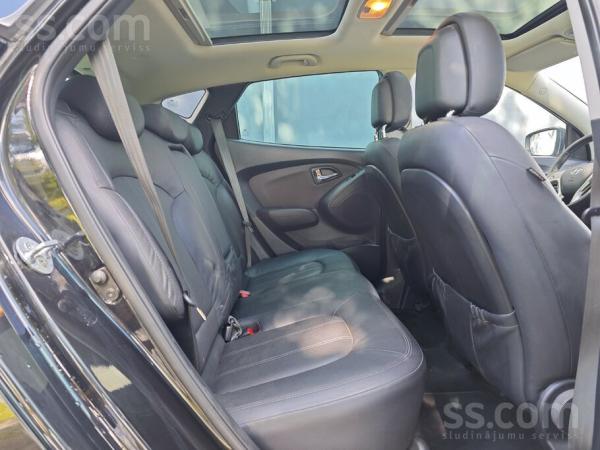 Hyundai ix35 2012 in Ogre on AUTOMOTO.COM.LV Black Hyundai ix35 2012 in Ogre, with an engine capacity of 2.00 L and mileage of 218 thousand km for 7270 β¬, photo 11 on AUTOMOTO.COM.LV