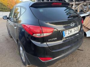 Black Hyundai ix35 2012 in Siauliai, with an engine capacity of 1.69 L and mileage of 400 thousand km for 2000 €, photo 7 on AUTOMOTO.COM.LV