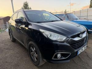 Black Hyundai ix35 2012 in Siauliai, with an engine capacity of 1.69 L and mileage of 400 thousand km for 2000 €, photo 8 on AUTOMOTO.COM.LV