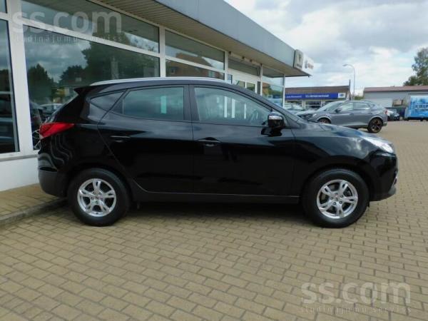 Melns Hyundai ix35 2012 Ogre, ar dzinēja tilpumu 2.00 L un nobraukumu 150 tūkst. km par 6699 €, foto 5 vietnē AUTOMOTO.COM.LV