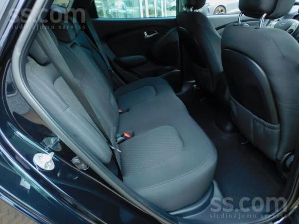 Melns Hyundai ix35 2012 Ogre, ar dzinēja tilpumu 2.00 L un nobraukumu 150 tūkst. km par 6699 €, foto 6 vietnē AUTOMOTO.COM.LV