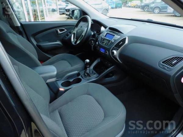 Melns Hyundai ix35 2012 Ogre, ar dzinēja tilpumu 2.00 L un nobraukumu 150 tūkst. km par 6699 €, foto 8 vietnē AUTOMOTO.COM.LV