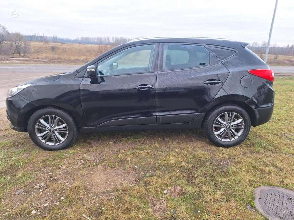 Melns Hyundai ix35 2013 Tauragė, ar dzinēja tilpumu 2.00 L un nobraukumu 210 tūkst. km par 6700 €, foto 4 vietnē AUTOMOTO.COM.LV