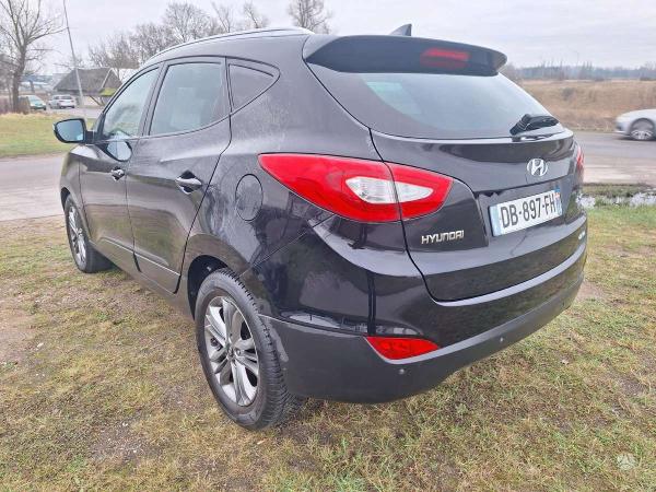 Melns Hyundai ix35 2013 Tauragė, ar dzinēja tilpumu 2.00 L un nobraukumu 210 tūkst. km par 6700 €, foto 5 vietnē AUTOMOTO.COM.LV