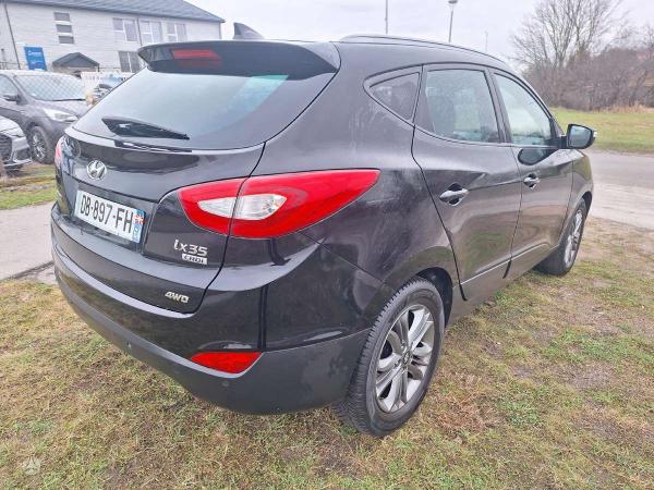 Melns Hyundai ix35 2013 Tauragė, ar dzinēja tilpumu 2.00 L un nobraukumu 210 tūkst. km par 6700 €, foto 7 vietnē AUTOMOTO.COM.LV