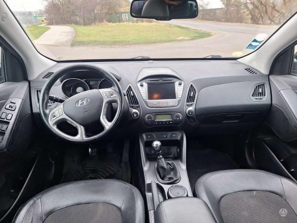 Melns Hyundai ix35 2013 Tauragė, ar dzinēja tilpumu 2.00 L un nobraukumu 210 tūkst. km par 6700 €, foto 9 vietnē AUTOMOTO.COM.LV