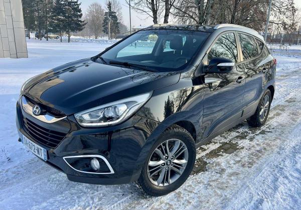 Black Hyundai ix35 2013 in Taurage, with an engine capacity of 1.69 L and mileage of 240 thousand km for 6500 €, photo 1 on AUTOMOTO.COM.LV