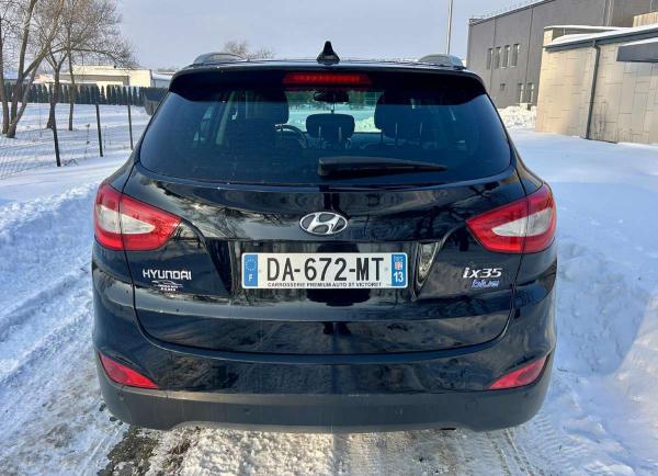 Black Hyundai ix35 2013 in Taurage, with an engine capacity of 1.69 L and mileage of 240 thousand km for 6500 €, photo 3 on AUTOMOTO.COM.LV