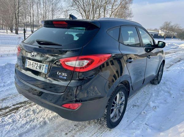Black Hyundai ix35 2013 in Taurage, with an engine capacity of 1.69 L and mileage of 240 thousand km for 6500 €, photo 4 on AUTOMOTO.COM.LV