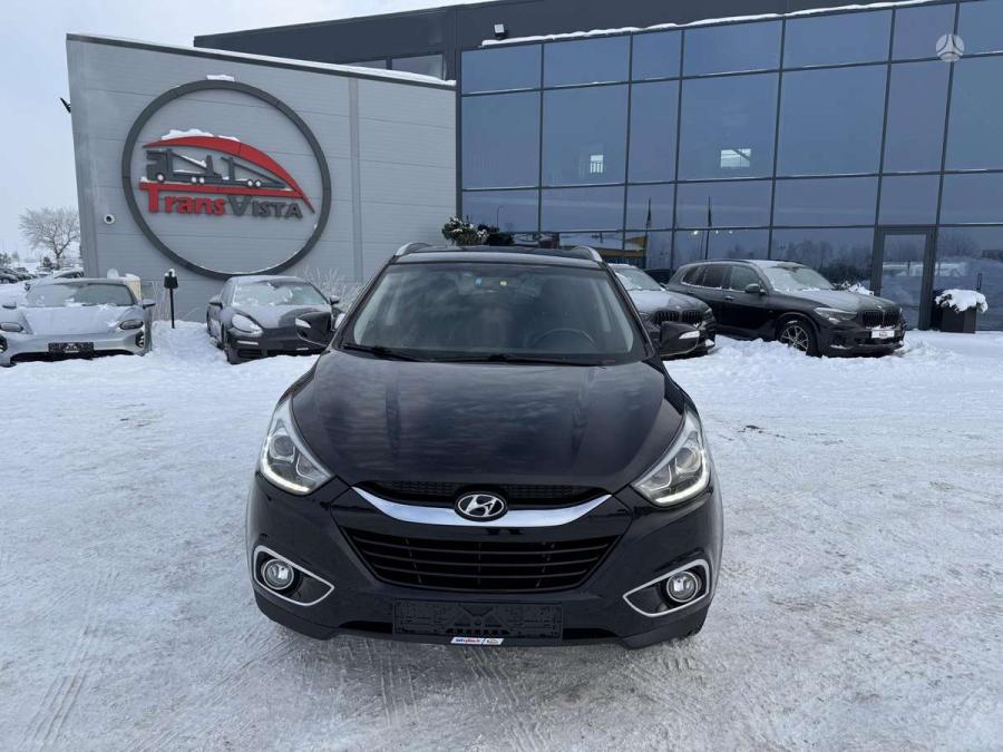 Black Hyundai ix35 2013 in Telschi, with an engine capacity of 1.69 L and mileage of 220 thousand km for 6700 €, photo 1 on AUTOMOTO.COM.LV