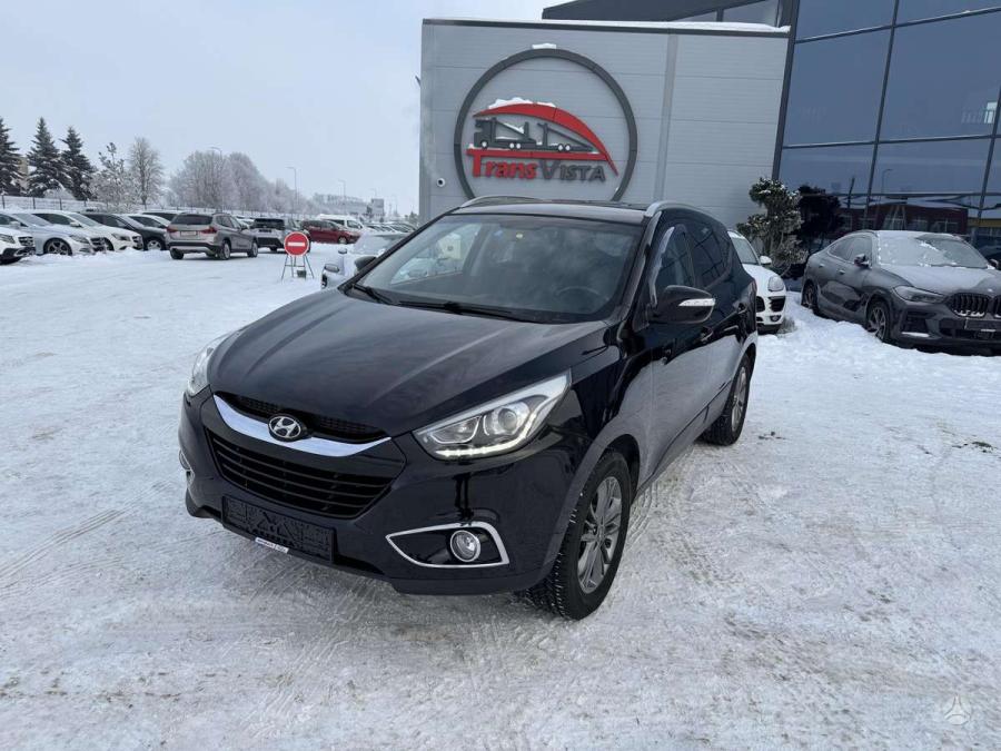Black Hyundai ix35 2013 in Telschi, with an engine capacity of 1.69 L and mileage of 220 thousand km for 6700 €, photo 2 on AUTOMOTO.COM.LV