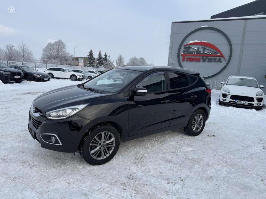Black Hyundai ix35 2013 in Telschi, with an engine capacity of 1.69 L and mileage of 220 thousand km for 6700 €, photo 3 on AUTOMOTO.COM.LV