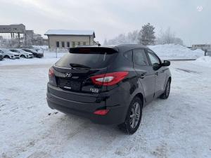 Black Hyundai ix35 2013 in Telschi, with an engine capacity of 1.69 L and mileage of 220 thousand km for 6700 €, photo 7 on AUTOMOTO.COM.LV