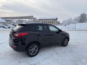 Black Hyundai ix35 2013 in Telschi, with an engine capacity of 1.69 L and mileage of 220 thousand km for 6700 €, photo 8 on AUTOMOTO.COM.LV