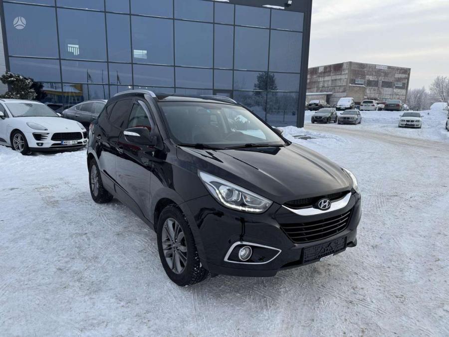 Black Hyundai ix35 2013 in Telschi, with an engine capacity of 1.69 L and mileage of 220 thousand km for 6700 €, photo 10 on AUTOMOTO.COM.LV