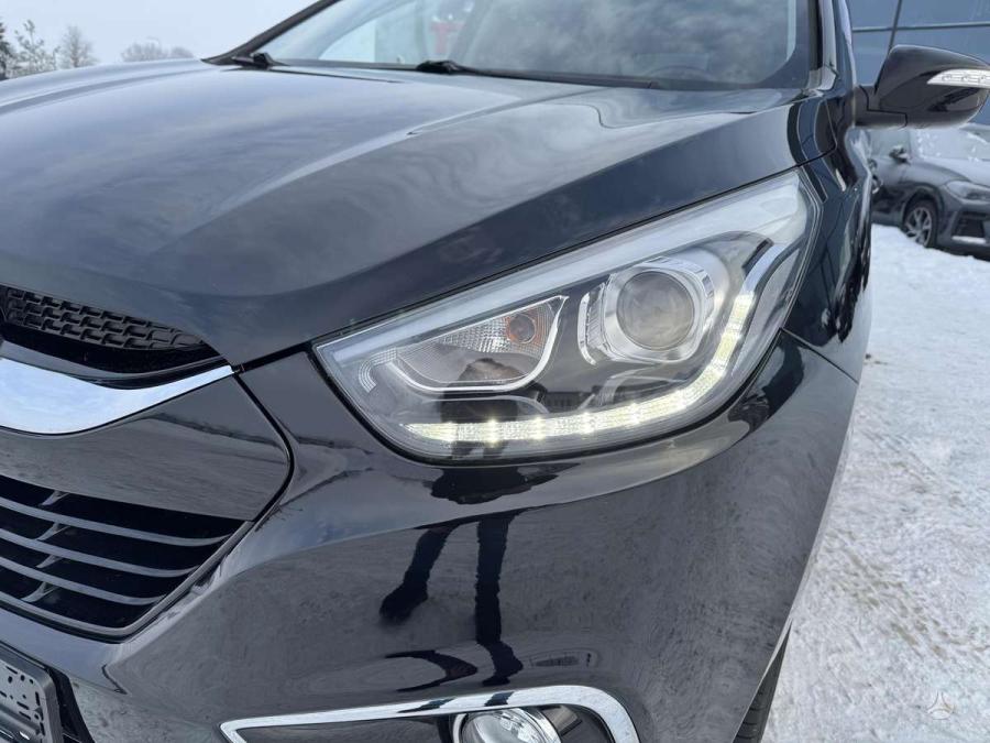 Black Hyundai ix35 2013 in Telschi, with an engine capacity of 1.69 L and mileage of 220 thousand km for 6700 €, photo 11 on AUTOMOTO.COM.LV