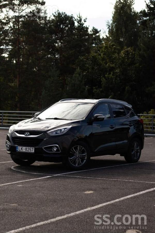 Black Hyundai ix35 2013 in Riga, with an engine capacity of 1.70 L and mileage of 177 thousand km for 5900 €, photo 2 on AUTOMOTO.COM.LV