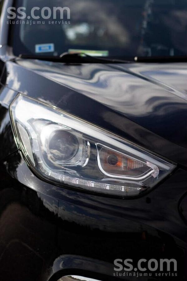Black Hyundai ix35 2013 in Riga, with an engine capacity of 1.70 L and mileage of 177 thousand km for 5900 €, photo 9 on AUTOMOTO.COM.LV
