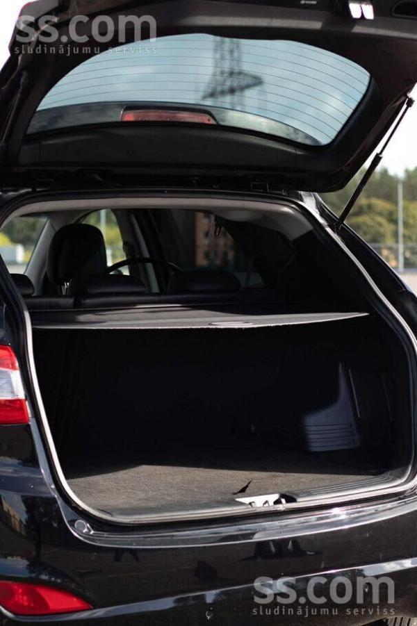 Black Hyundai ix35 2013 in Riga, with an engine capacity of 1.70 L and mileage of 177 thousand km for 5900 €, photo 10 on AUTOMOTO.COM.LV